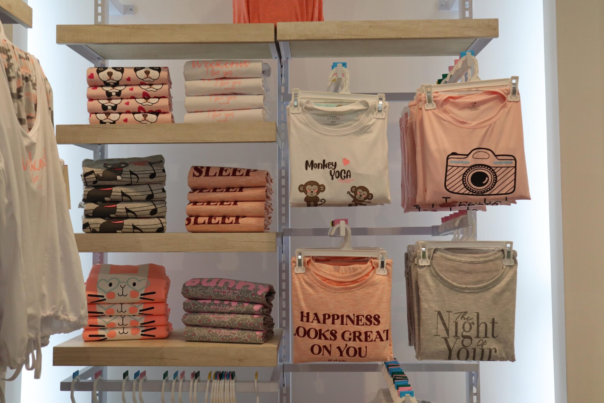 Explosión de Color y Diversión: Cómo Crear una Exhibición de Moda ...